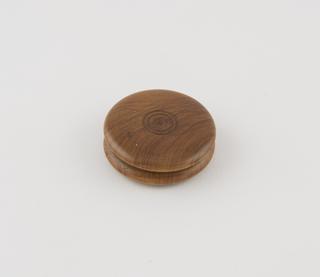 Mahogany(?) snuff box, circular, with rounded edge | Science Museum ...