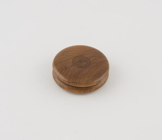 Mahogany(?) snuff box, circular, with rounded edge | Science Museum ...