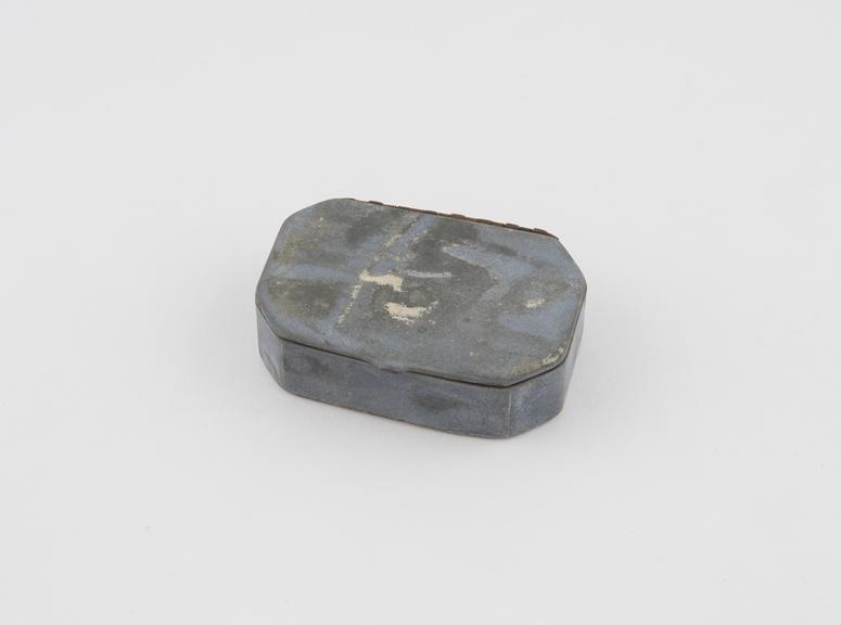 Rectangular metal snuff box | Science Museum Group Collection