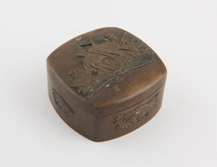 Gilded metal snuff box | Science Museum Group Collection