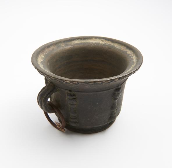 Bronze mortar flat base | Science Museum Group Collection