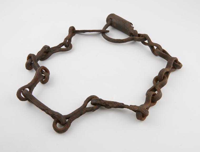Neck iron, hinged, with chain, 1601-1850 | Science Museum Group Collection