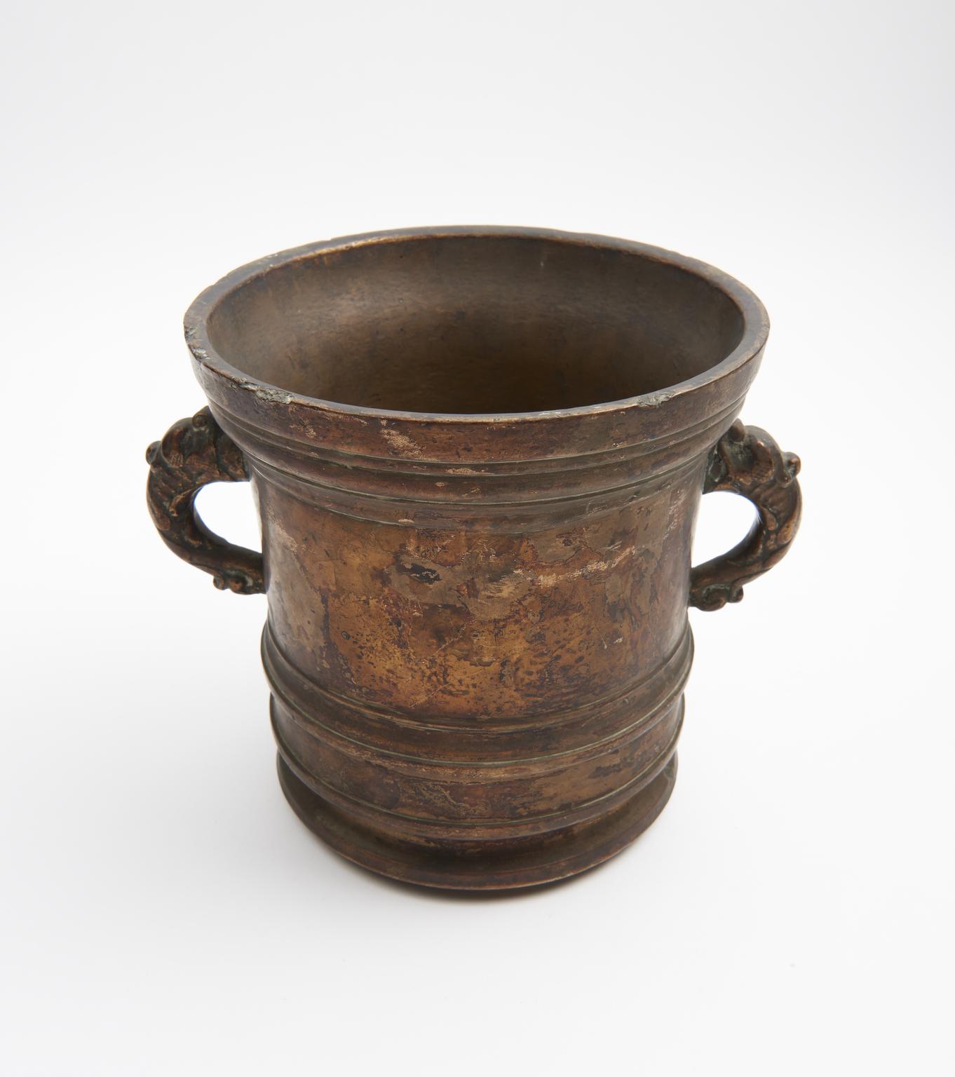 Large cylindrical bronze mortar | Science Museum Group Collection