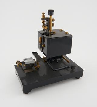 Single-coil siphon recorder | Science Museum Group Collection