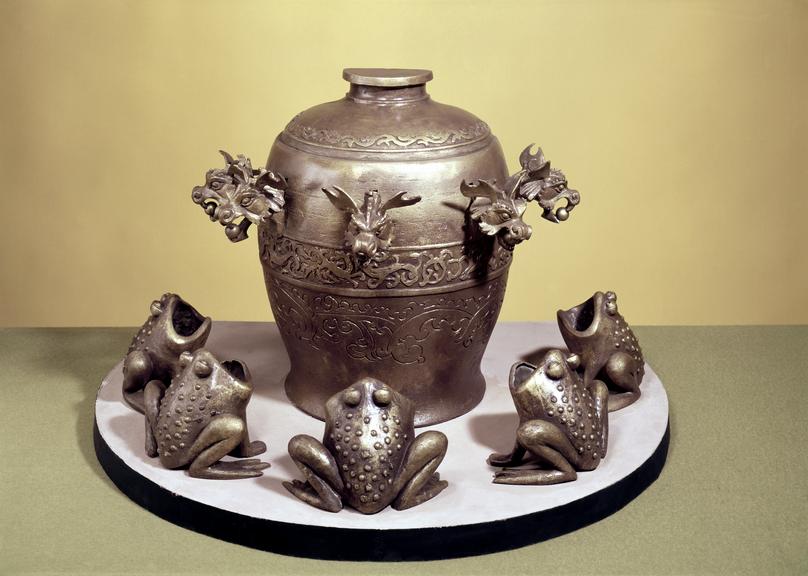 Model of the Zhang Heng seismoscope | Science Museum Group Collection