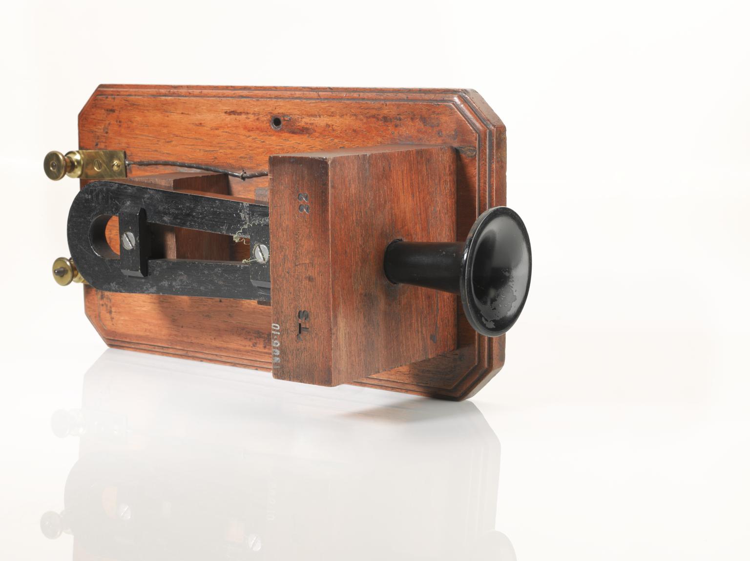 Early telephone by Alexander Graham Bell, 1877. | Science Museum Group ...