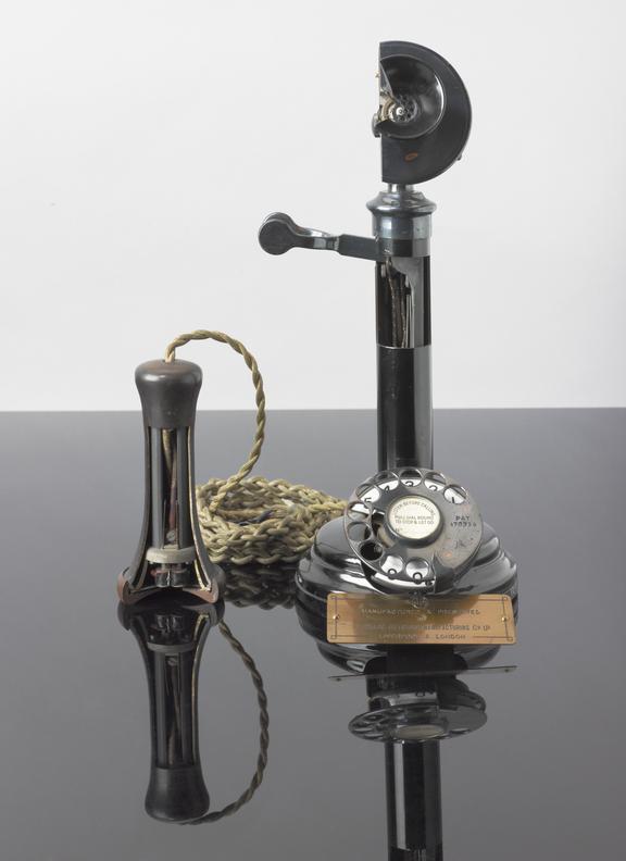 Desk telephone transmitter and receiver (sectioned), 1926. | Science ...