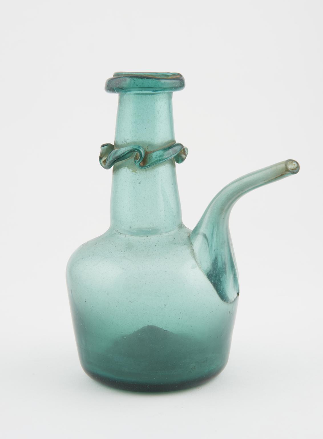 Glass flask with spout | Science Museum Group Collection