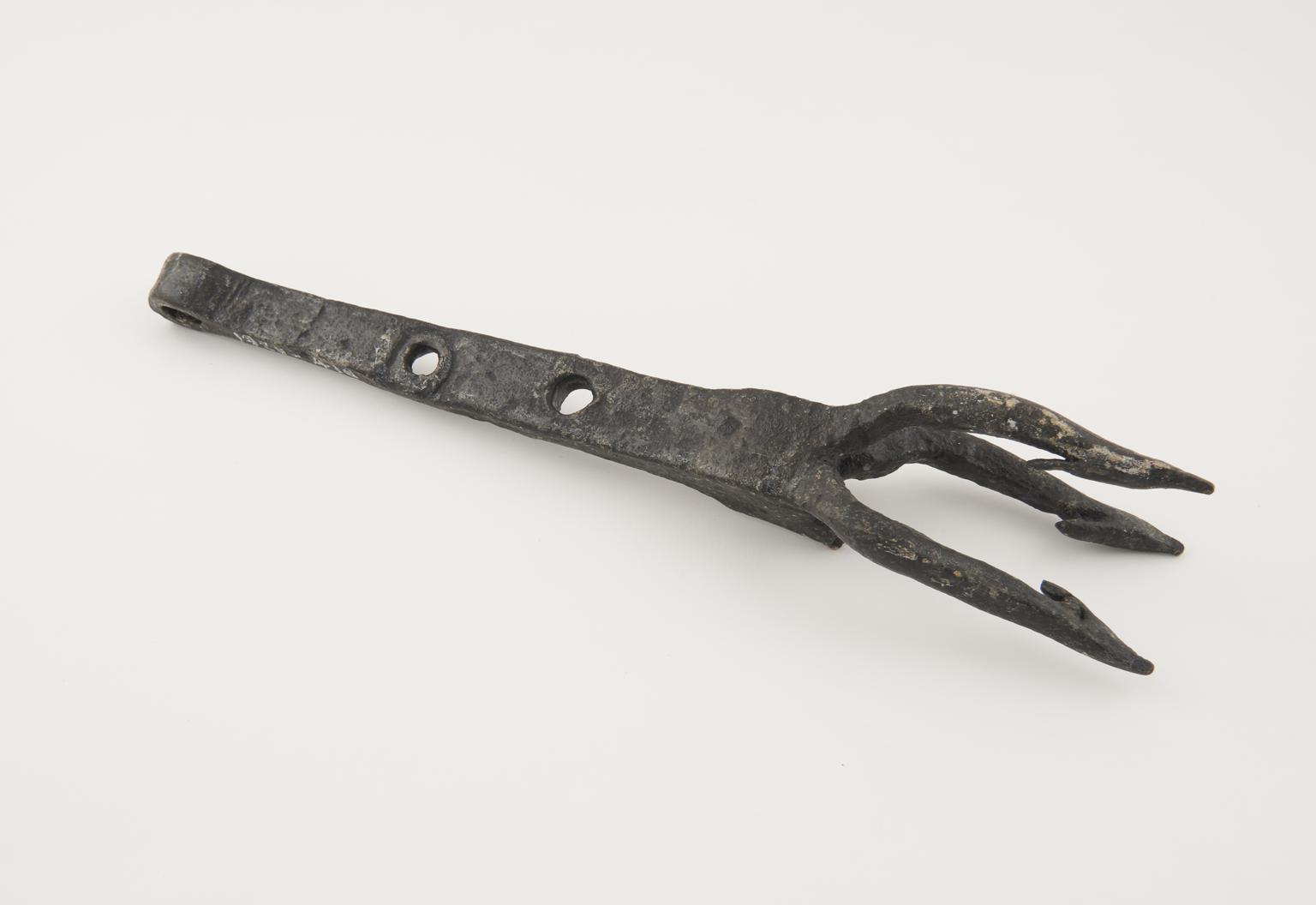 Boring tool from Egypt with two iron fittings and basket | Science ...