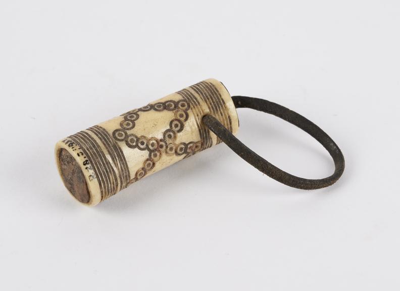 Small bone snuff box | Science Museum Group Collection