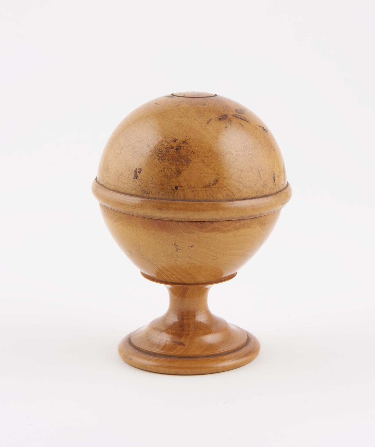 Turned boxwood pill box | Science Museum Group Collection