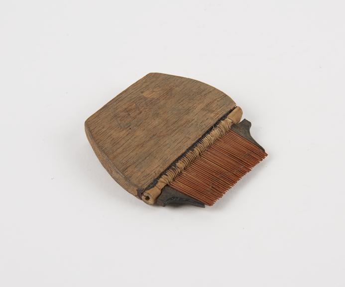Cane comb, single edged, wooden mount | Science Museum Group Collection