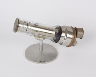 Thermal (infra-red) imaging tube with integral display screen | Science ...