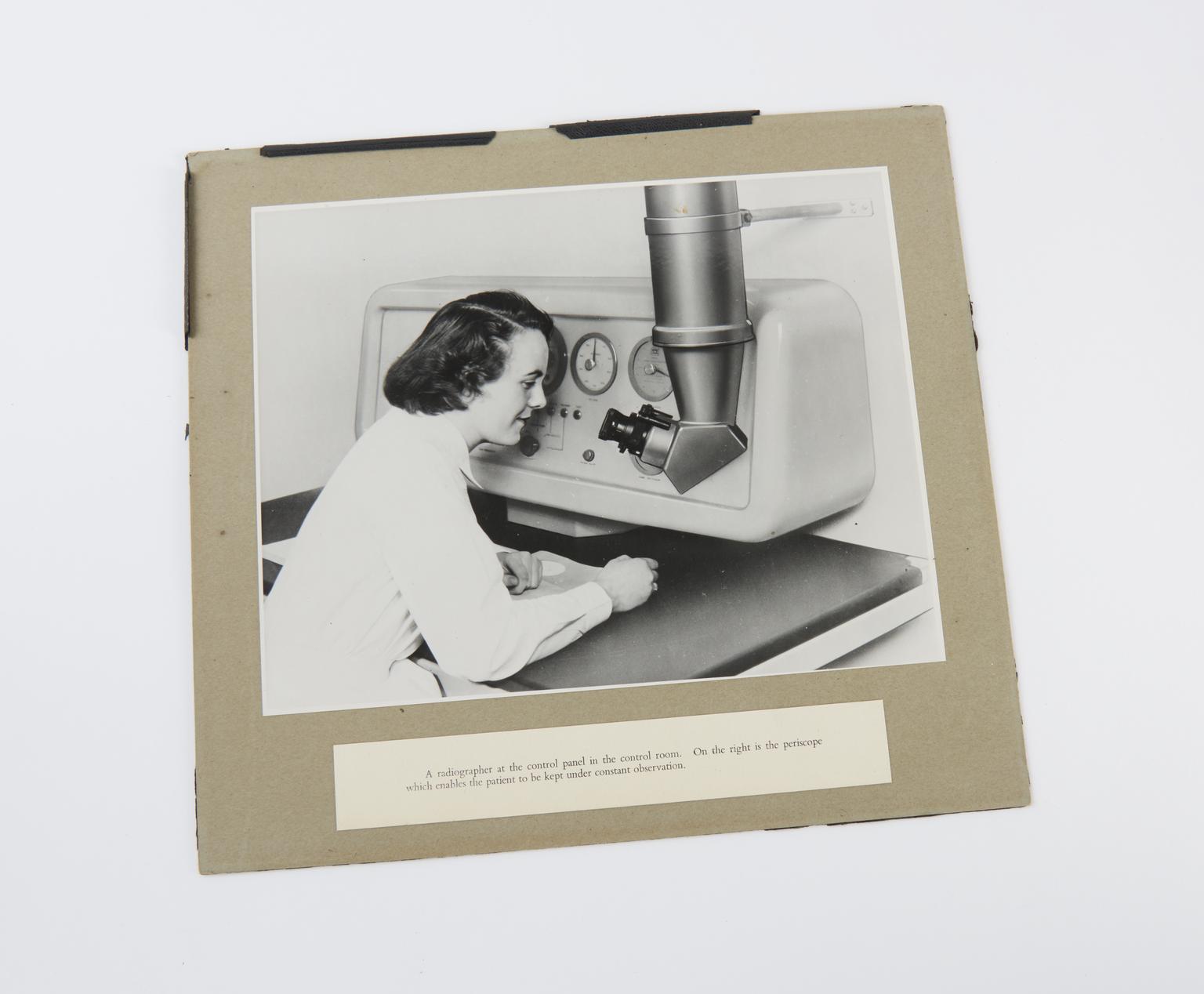 Five photographs, 10" x 8", illustrating linear el | Science Museum ...