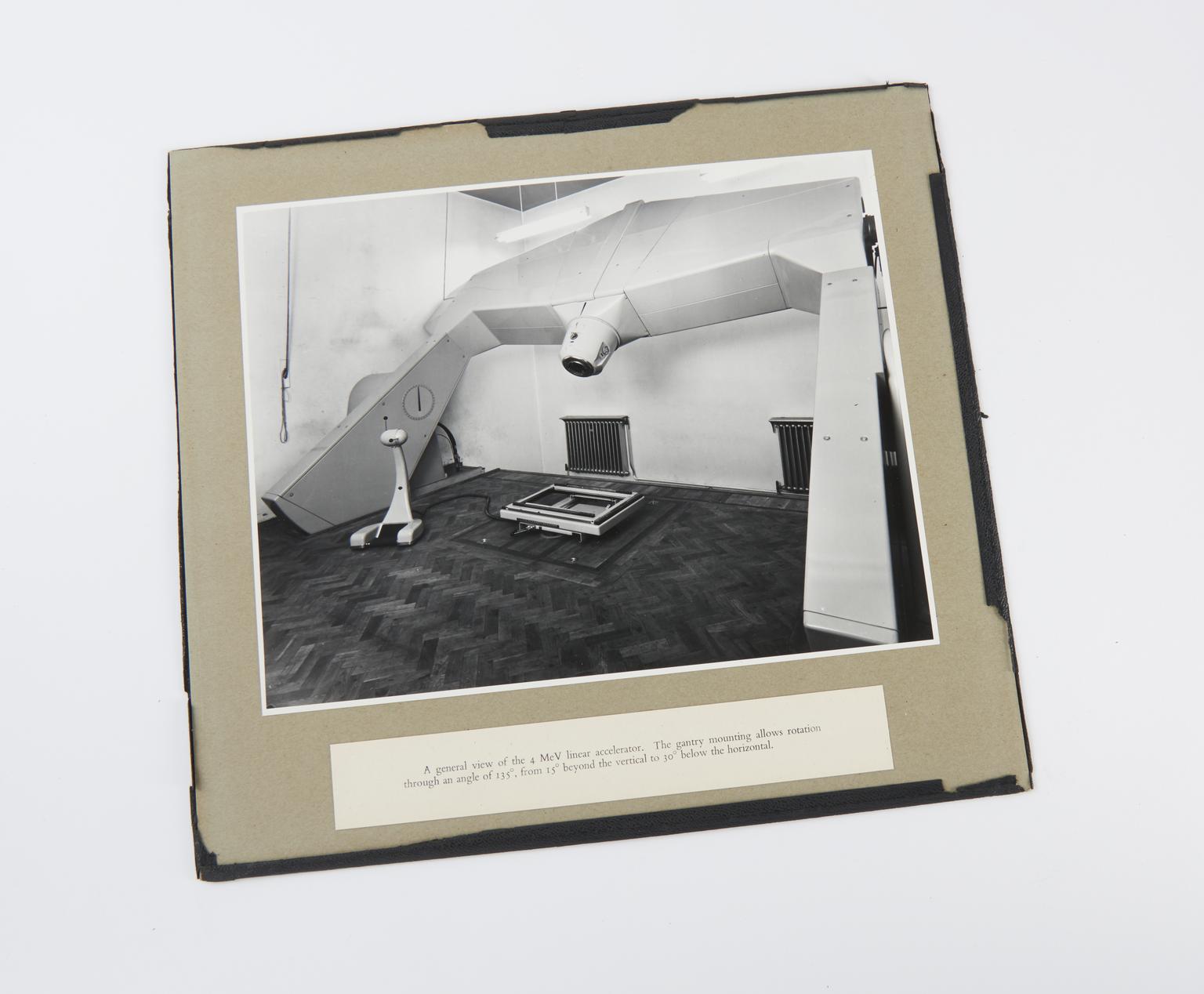 Five photographs, 10" x 8", illustrating linear el | Science Museum ...