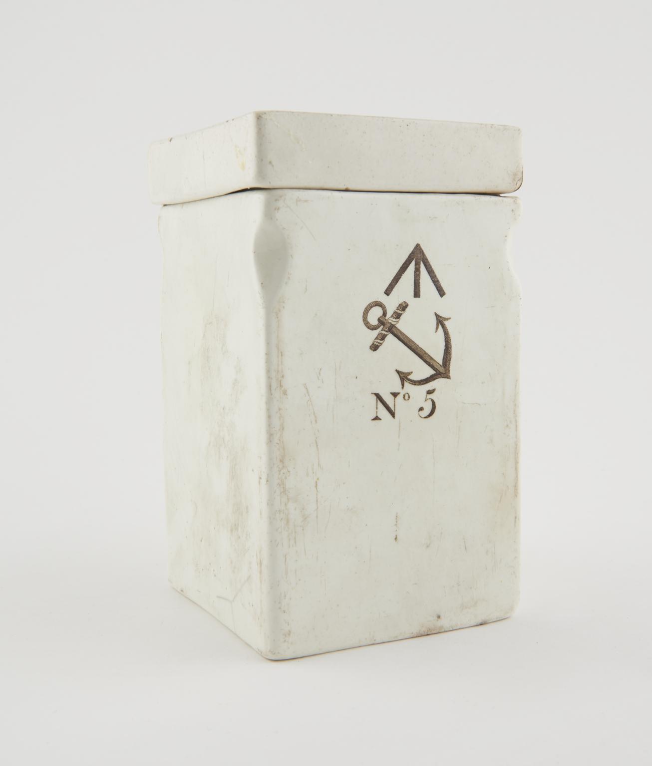 Drug jar,earthenware, glazed, with lid | Science Museum Group Collection