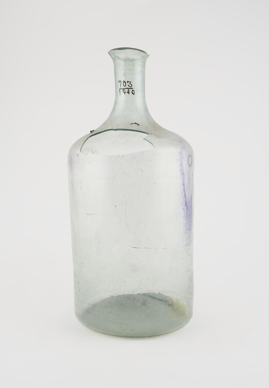Cylindrical pharmacy storage bottle | Science Museum Group Collection