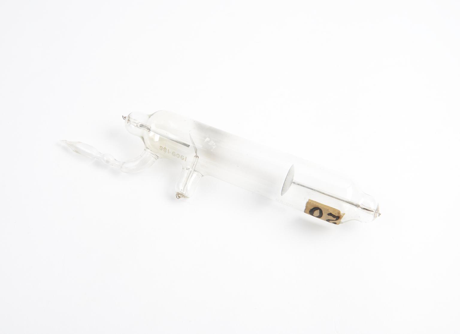 Cylindrical x-ray tube with separate anode | Science Museum Group ...