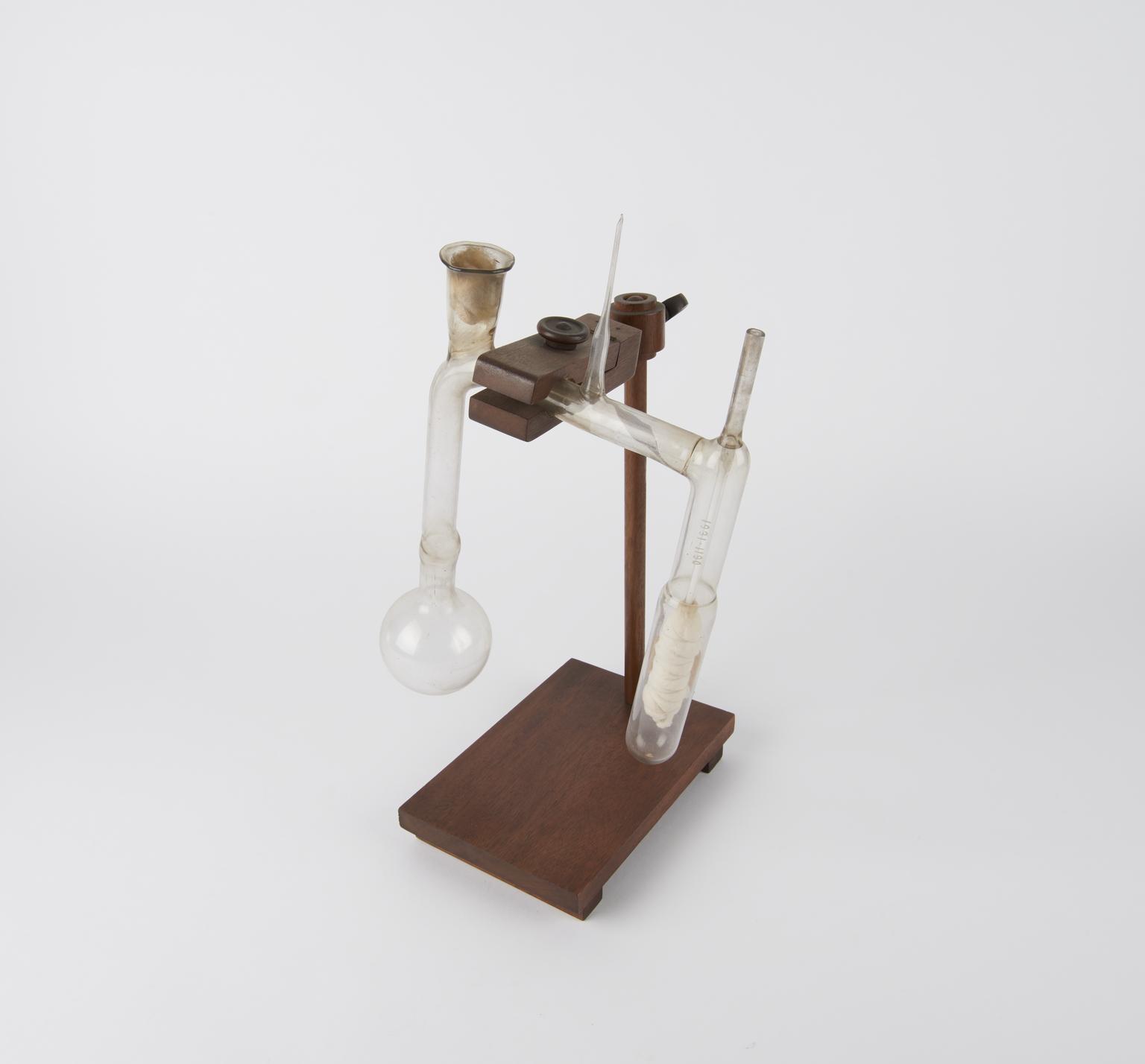 Boiling point apparatus used by Ramsay and Young | Science Museum Group ...