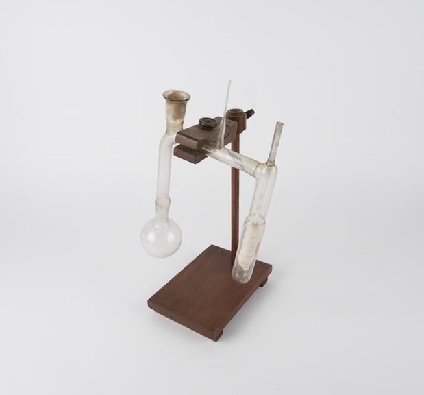 Boiling point apparatus used by Ramsay and Young | Science Museum Group ...
