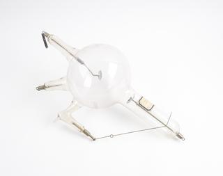 Gas x-ray tube with light anti-cathode and automatic vacuum regulator ...