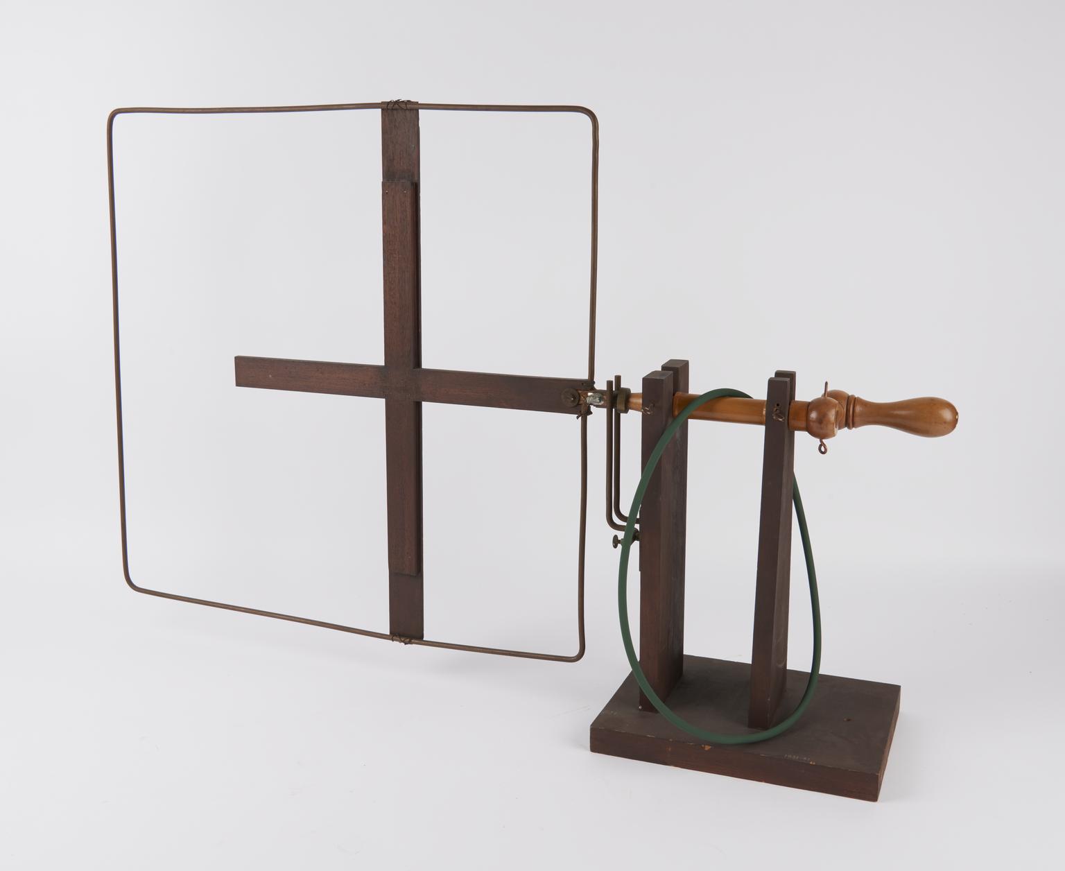 Faraday's Earth inductor, 1851, replica | Science Museum Group Collection