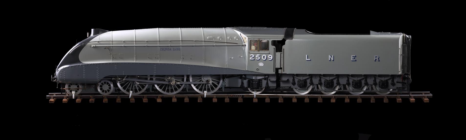 Model of "Silver Link" steam locomotive | Science Museum Group Collection