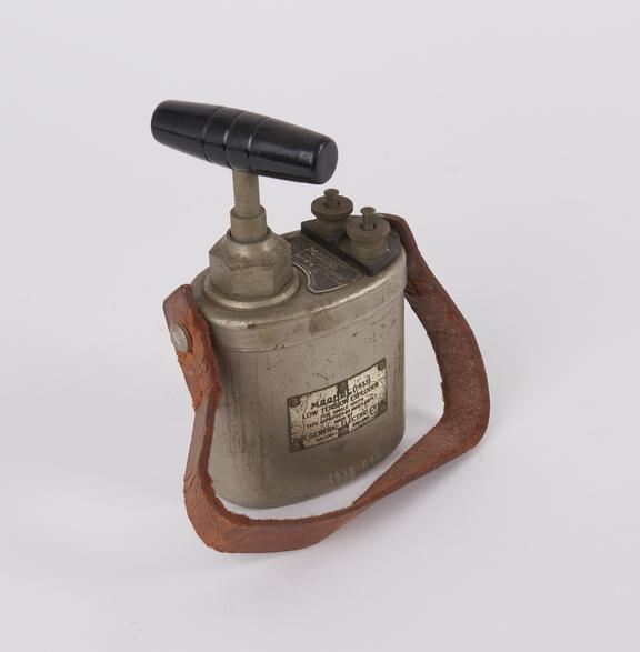 Magnet (1933) low tension exploder with firing key | Science Museum ...