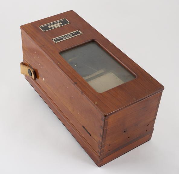Portable movable coil recording voltmeter no.157294 | Science Museum ...