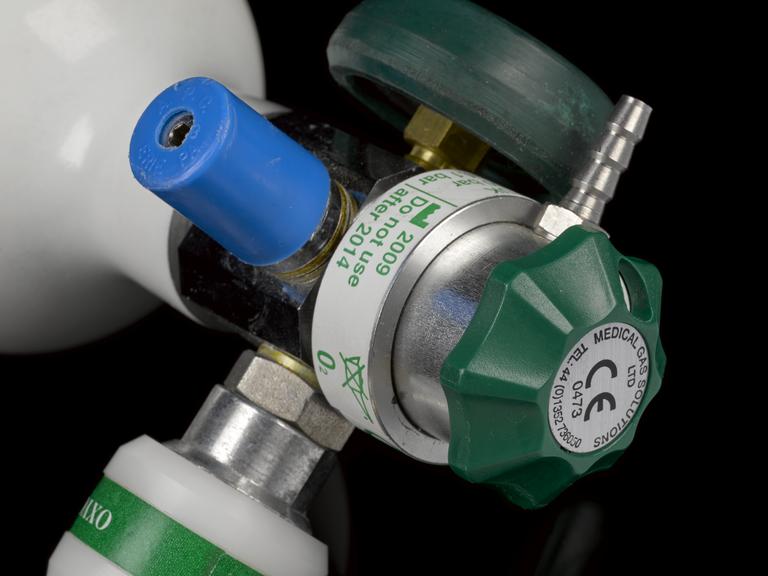 Two Gas canisters (Oxygen and Nitrous Oxide) | Science Museum Group ...