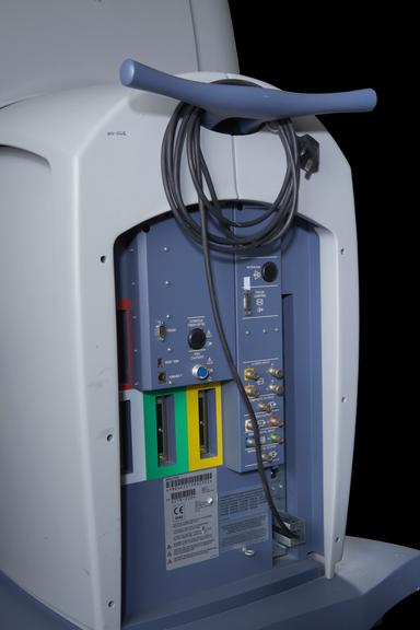 Surgeon console, from da Vinci® Classic surgical system | Science ...