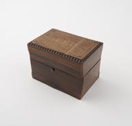 Instantaneous Light Box (length 3 2/5 ins) of walnut-wood; rectangular ...