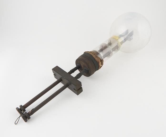 McVitie Weston valve collection, Osram/GEC filament lamp valve, type ...