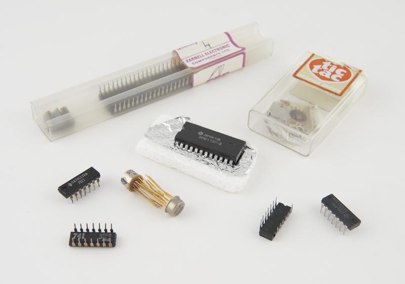 Nine Integrated Circuits (logic): Signetics SE101K | Science Museum ...