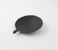 Cast iron round dish with handle, no lip | Science Museum Group Collection