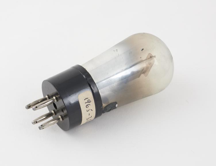 Vacuum tube type CV1021 (triode) | Science Museum Group Collection