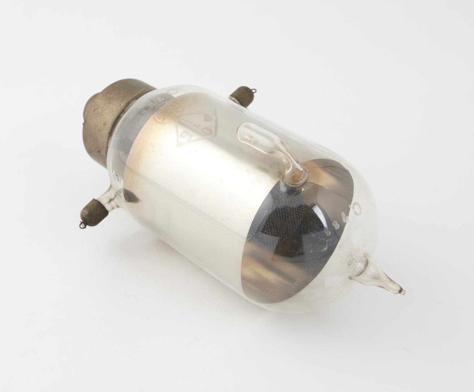 "Round" transmitting valve (Russian type) | Science Museum Group Collection