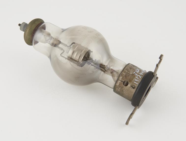 Ediswan AT.50 triode valve, McVitie Weston valve collection, 1906-1957 | Science Museum Group ...