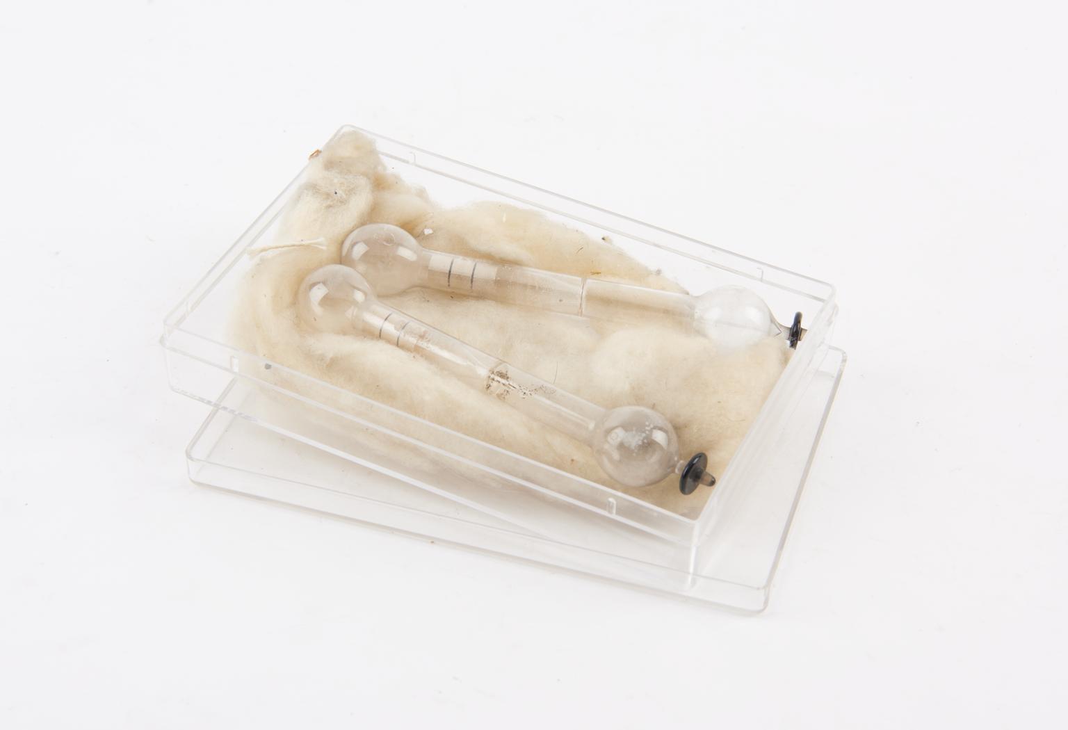 Bunsen's apparatus for determining specific gravity of gases | Science ...