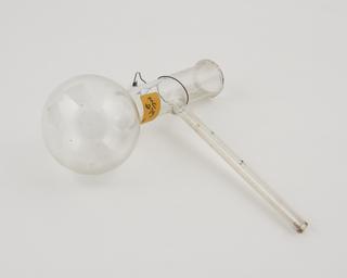 Distillation flask with side arm and round bottom. | Science Museum ...