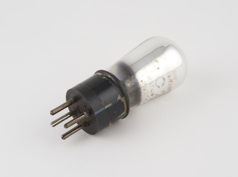 McVitie Weston valve collection, Ediswan valve, type R.C.2 | Science ...