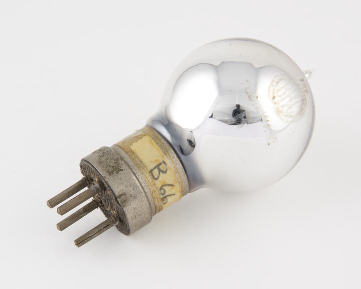 McVitie Weston valve collection, Ediswan valve, type R | Science Museum Group Collection