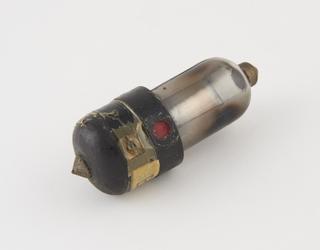 McVitie Weston valve collection, Mullard valve, type R7 | Science Museum Group Collection