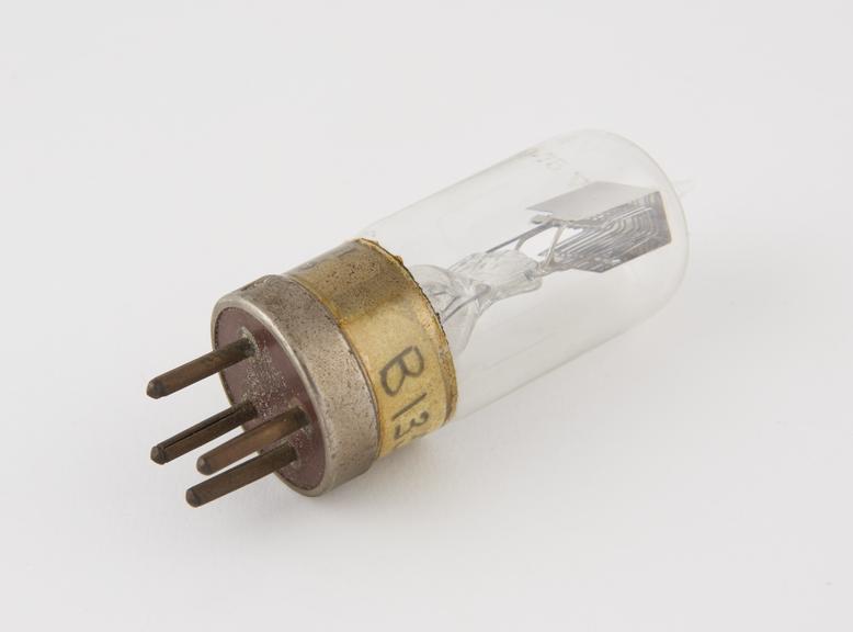 McVitie Weston valve collection, Ferranti Extraudion valve | Science ...