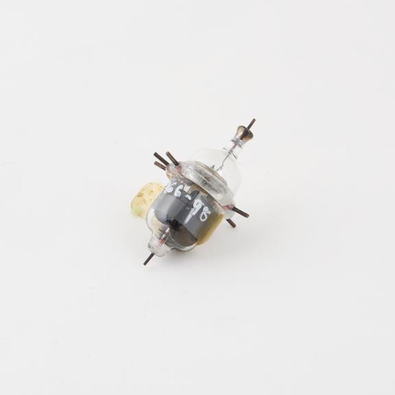 Acorn valve, type 954 | Science Museum Group Collection
