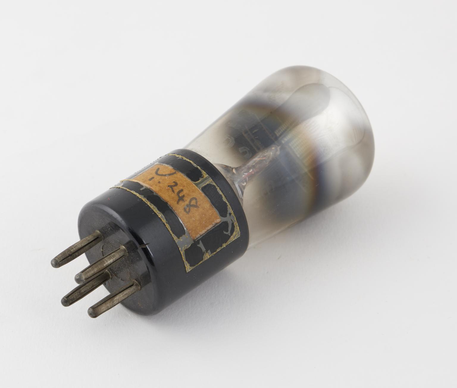 McVitie Weston valve collection, Mullard valve, type (PM)1HF | Science ...
