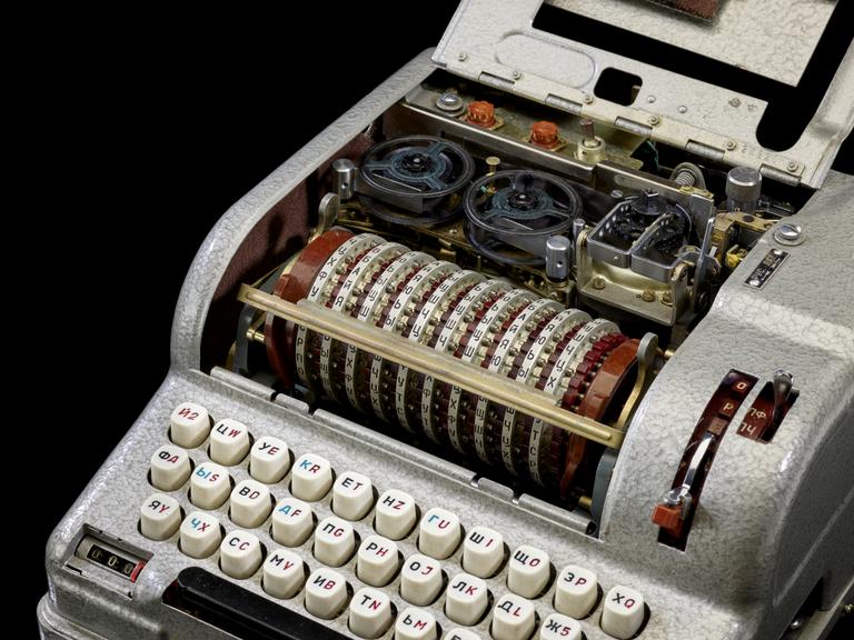 'Fialka' Cipher machine (10 rotor) with Cyrillic (Russian) characters ...