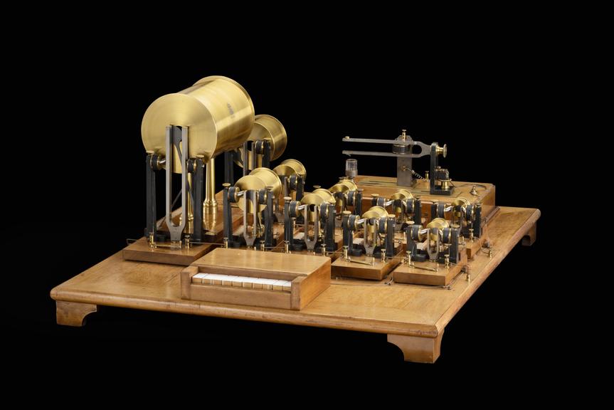 Helmholtz's complete apparatus for the synthesis of sound | Science ...