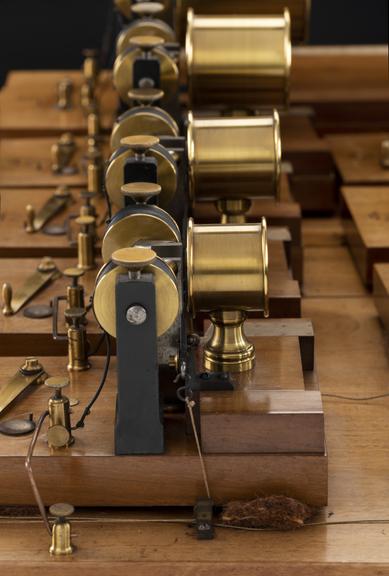 Helmholtz's complete apparatus for the synthesis of sound | Science ...