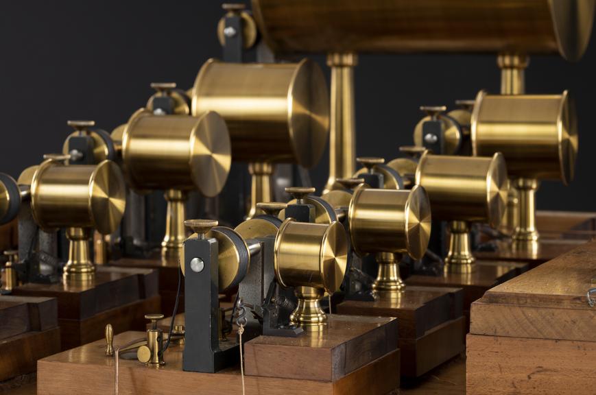 Helmholtz's complete apparatus for the synthesis of sound | Science ...